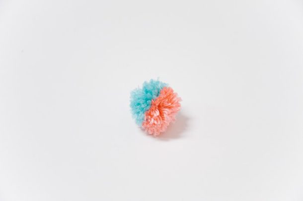 How to Make Multi-Colored Pom Poms | Easy Yarn Pom Pom Variations