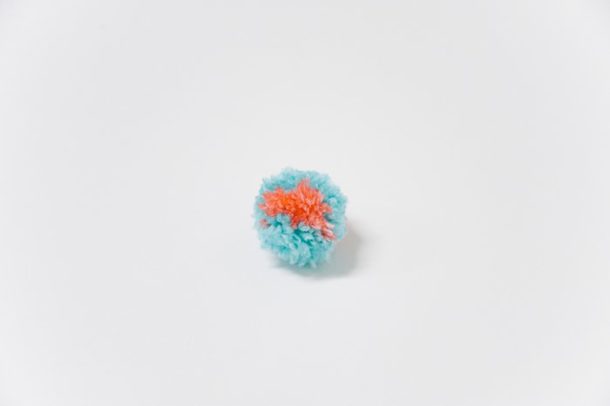 How to Make Multi-Colored Pom Poms | Easy Yarn Pom Pom Variations