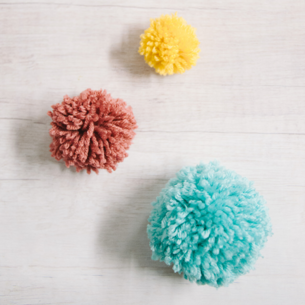 How to Make Multi-Colored Pom Poms | Easy Yarn Pom Pom Variations