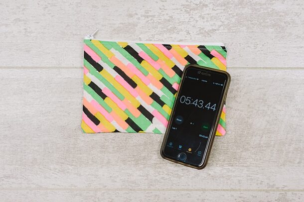 How to Make a 6 Minute Zipper Pouch - Laura Radniecki