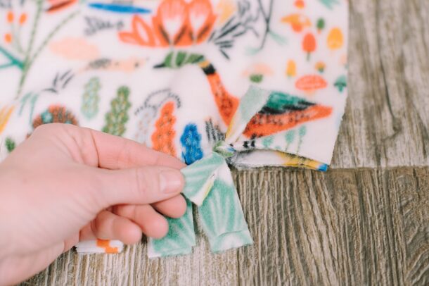 How to Make a Fleece Tie Blanket | No Sew Fleece Blanket