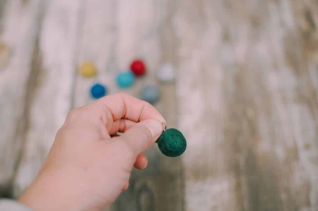 How to Make Felt Ball Ornaments for the Christmas Tree