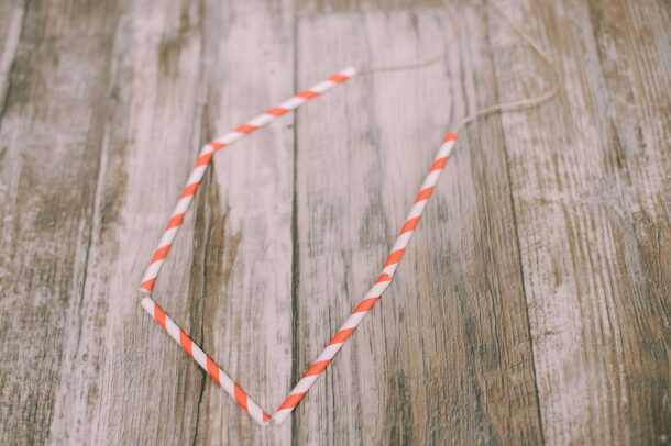 How to Make Drinking Straw Star Ornaments