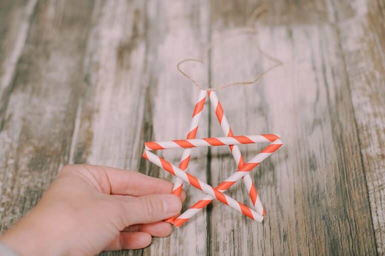 How to Make Drinking Straw Star Ornaments