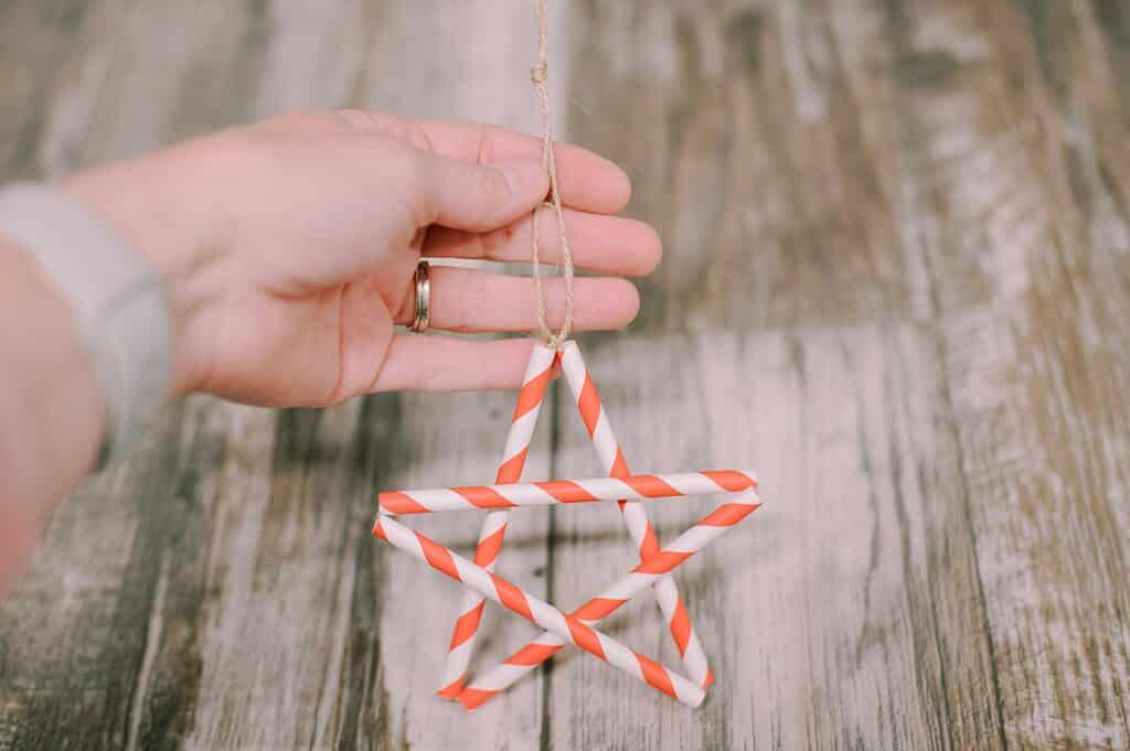 How to Make Drinking Straw Star Ornaments