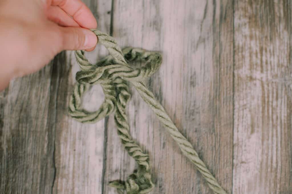 How to Make a DIY Chain Stitch Garland with Chunky Yarn - Laura Radniecki