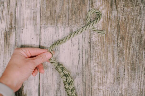 How to Make a DIY Chain Stitch Garland with Chunky Yarn