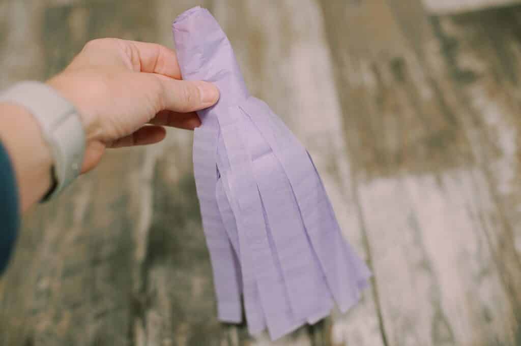 How to Make Tissue Paper Tassels | DIY Tissue Paper Crafts - Laura ...